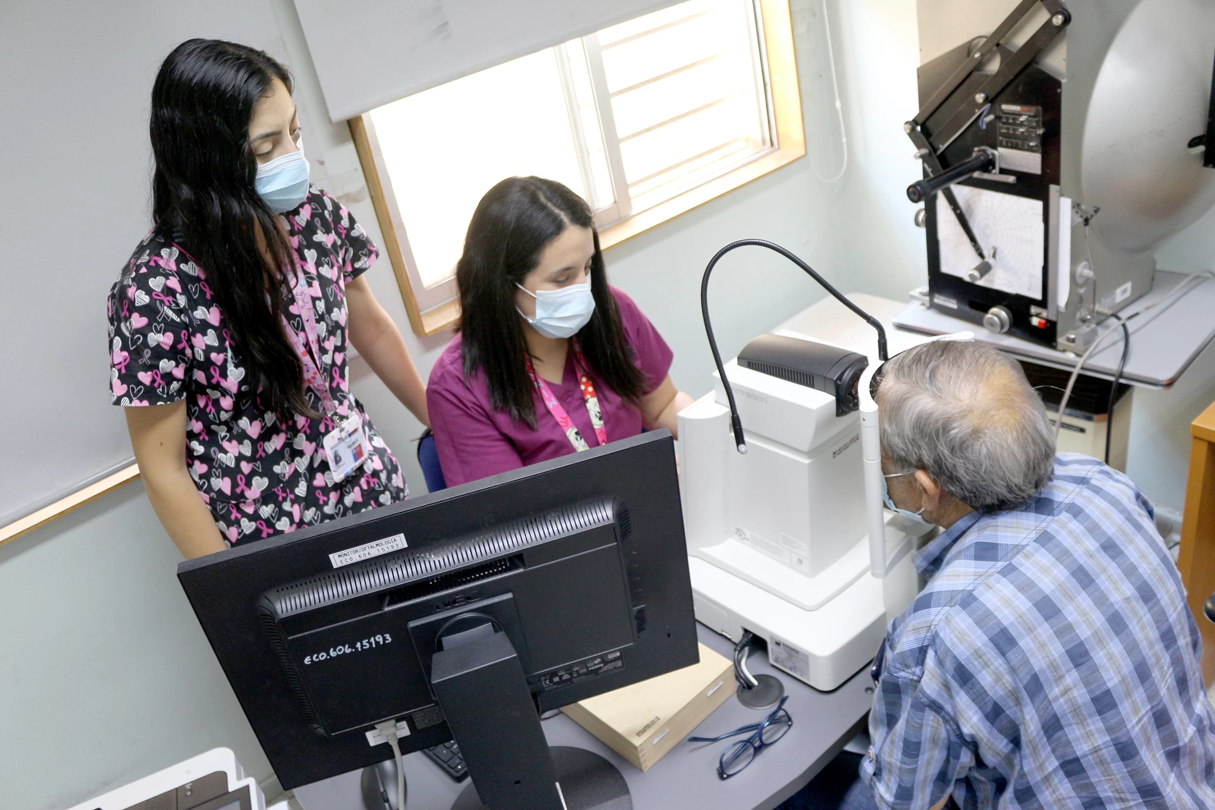 Unidad De Oftalmología Del Hospital San Fernando Adquiere Moderno Equipo De Biometría Para