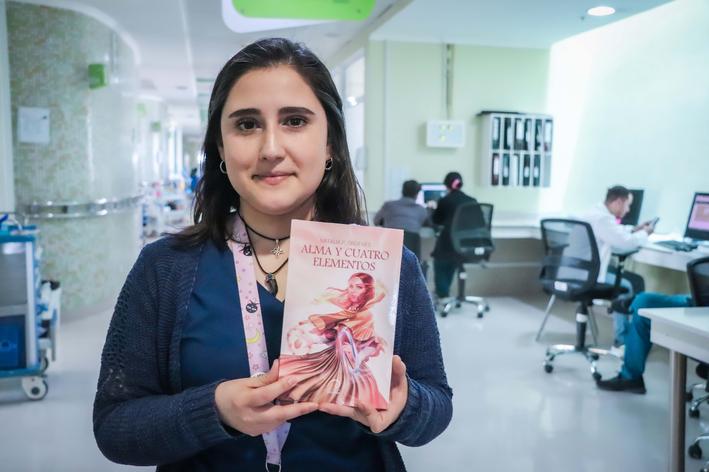 Enfermera de Hospital Dr. Franco Ravera lanzó su primer libro de ...